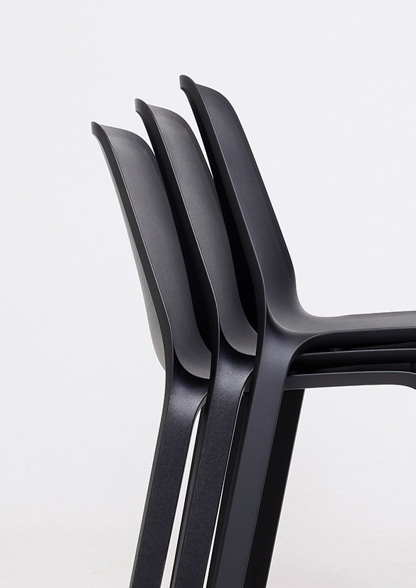 ID AID | CW04-IDAID-Mono_interstuhl_585x827